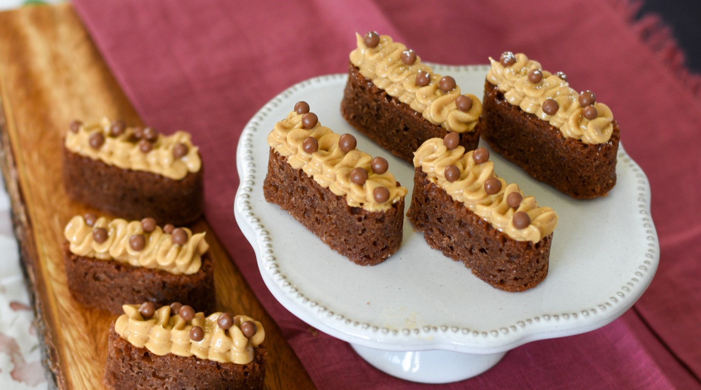 Chocolate and Cookie Butter Mini Cakes – Very Nearly Teatime